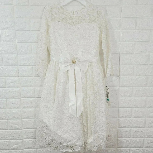 Rare Editions | Dresses | Rare Edition Metallic Scalloped Flower Lace ...